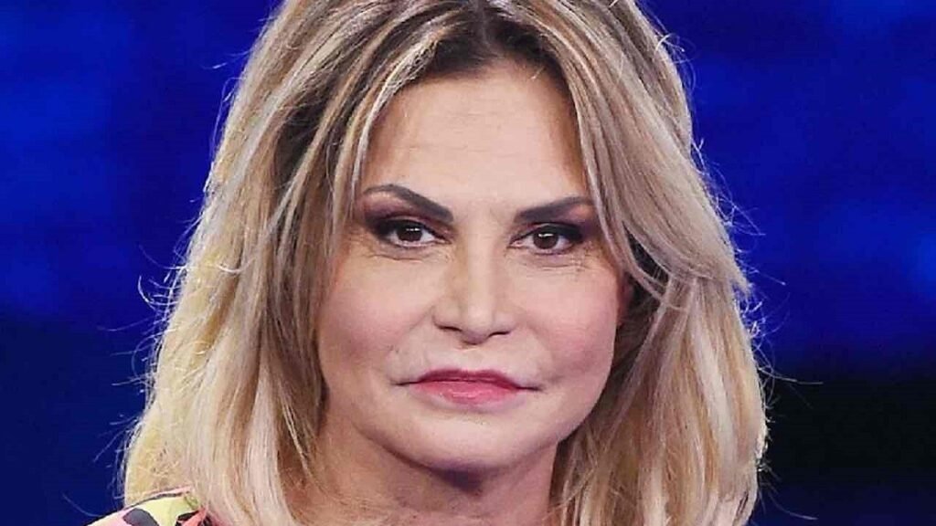 "Ecco il regalo di Fabio Fazio". Simona Ventura lo mostra prima del ...